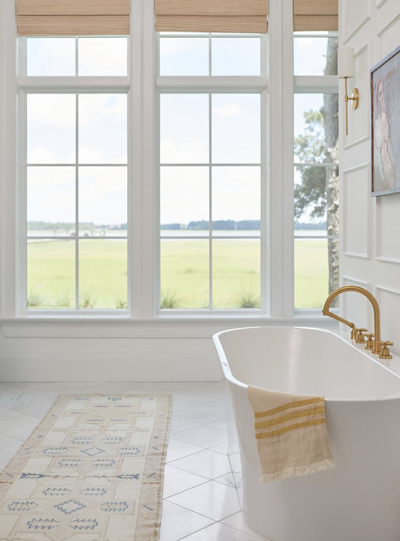 20 Freestanding Bathtub Ideas for a Small Bathroom - Tool Trip