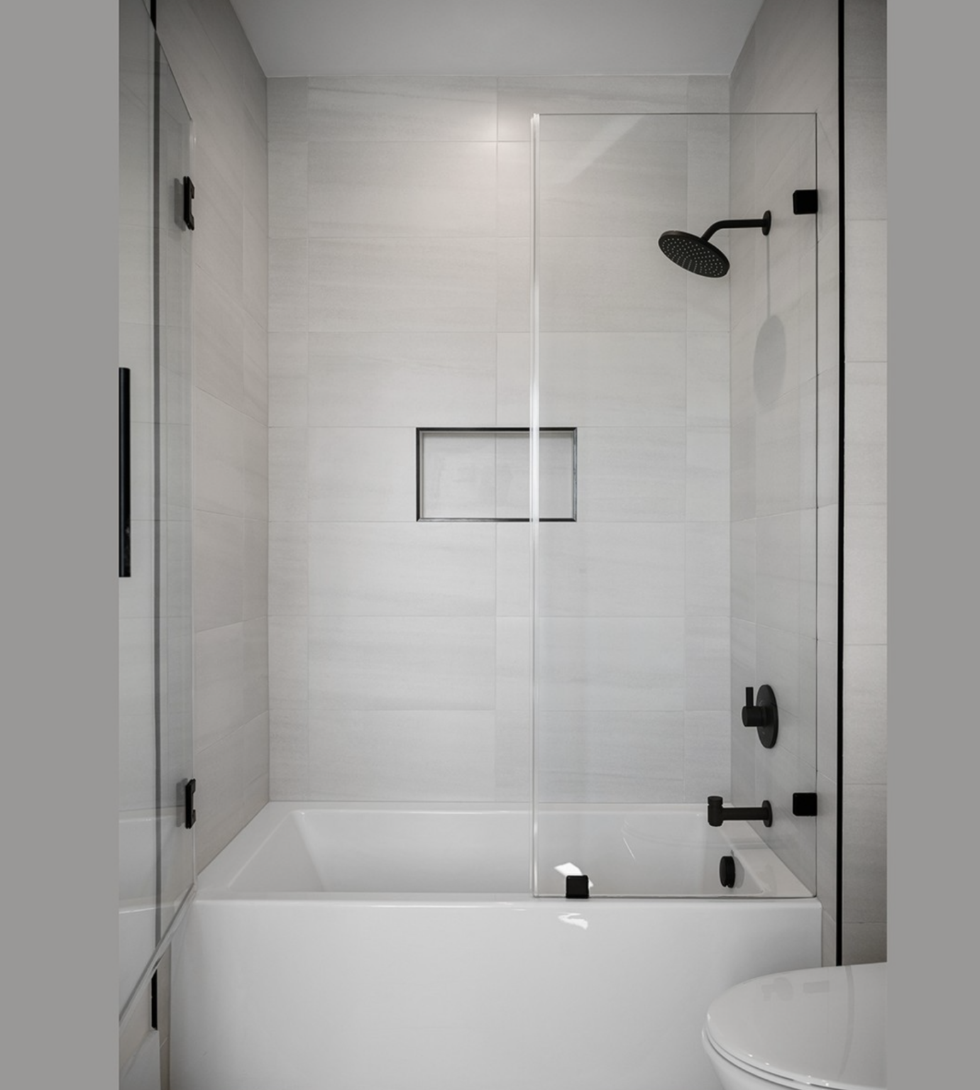 20 Freestanding Bathtub Ideas for a Small Bathroom - Tool Trip