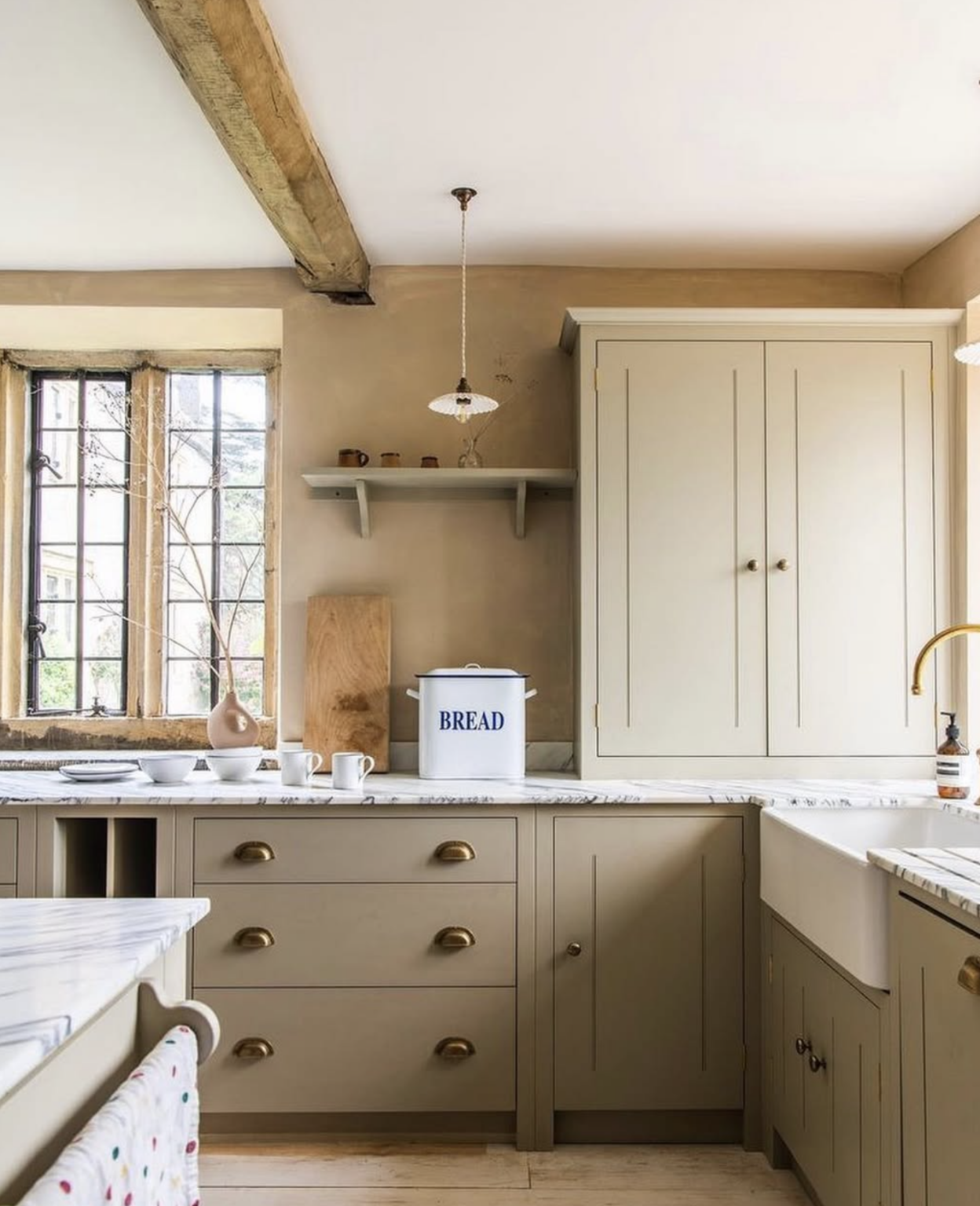 28 Tiny Farmhouse Kitchen Ideas to Bring that Rustic Charm - Tool Trip